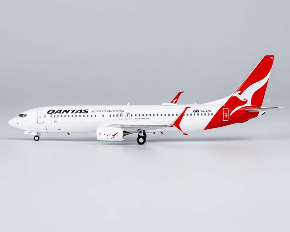 www.JetCollector.com: Qantas B737-800 1st Qantas 737 to wear the split ...