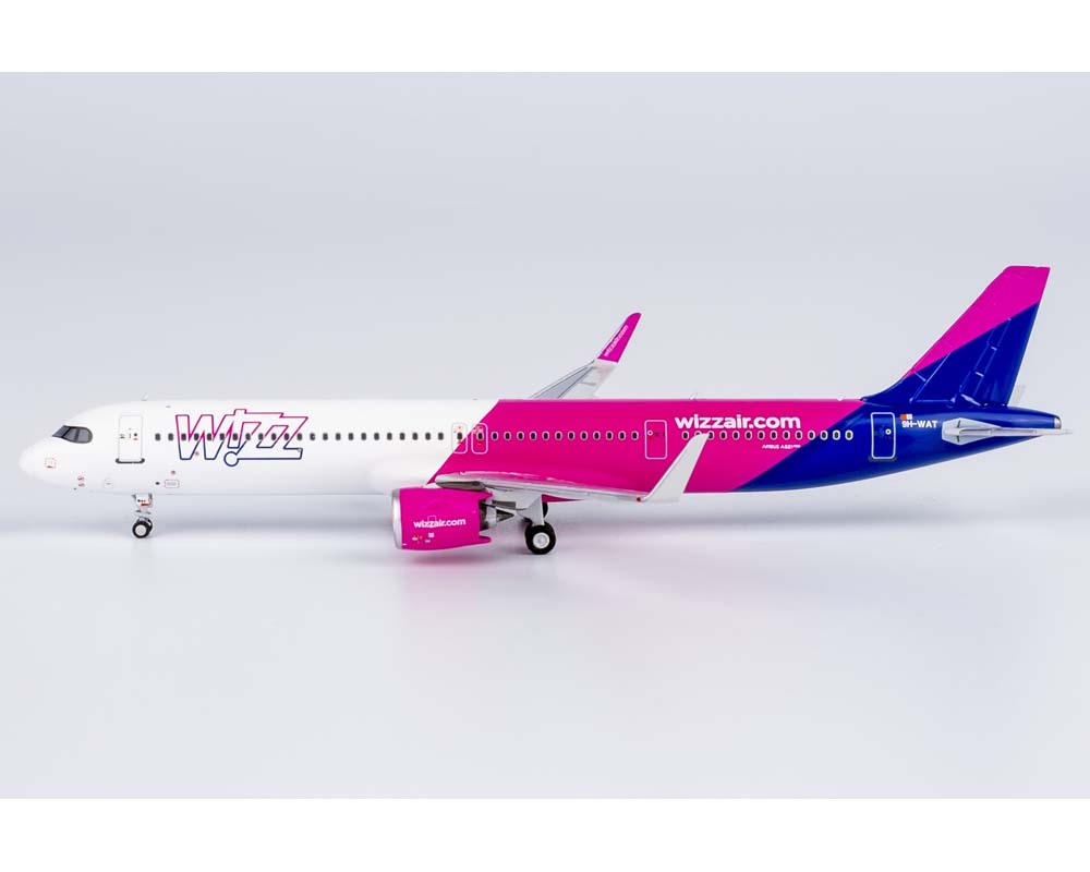 www.JetCollector.com: Wizz Air Malta A321neo "mask" cockpit window 9H ...