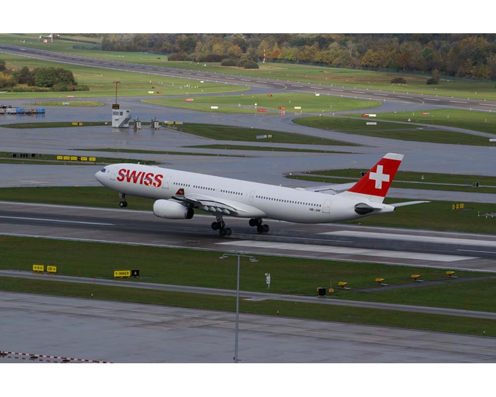 www.JetCollector.com: Swiss A330-300 HB-JHF 1:400 Scale Phoenix PH11985