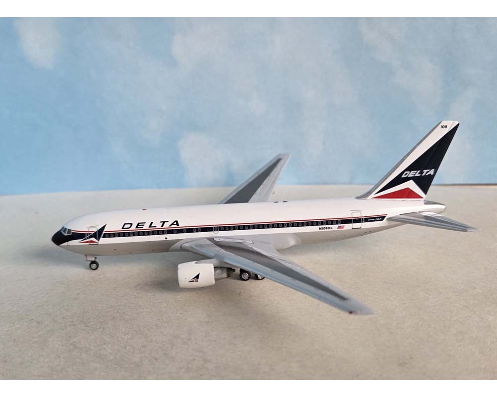 www.JetCollector.com: Delta B767-200 N108DL 1:400 Scale Bluebox BBX1693