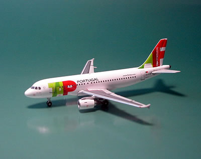 www.JetCollector.com: TAP A319 (New Livery)